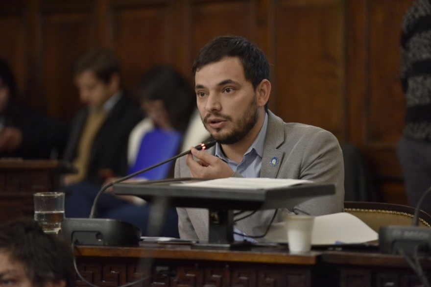 Álvaro Martínez habló sobre el proyecto de uso de pistolas Taser y ...